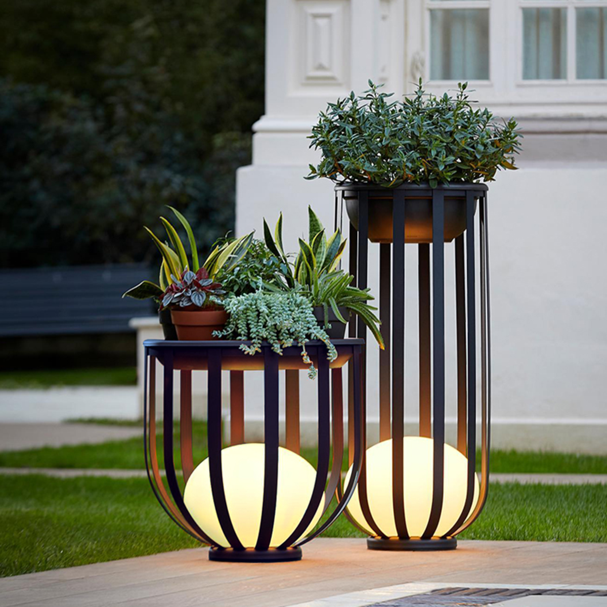 Stylish Outdoor Lamp with Creative Flower Stand Design – CharmyDecor